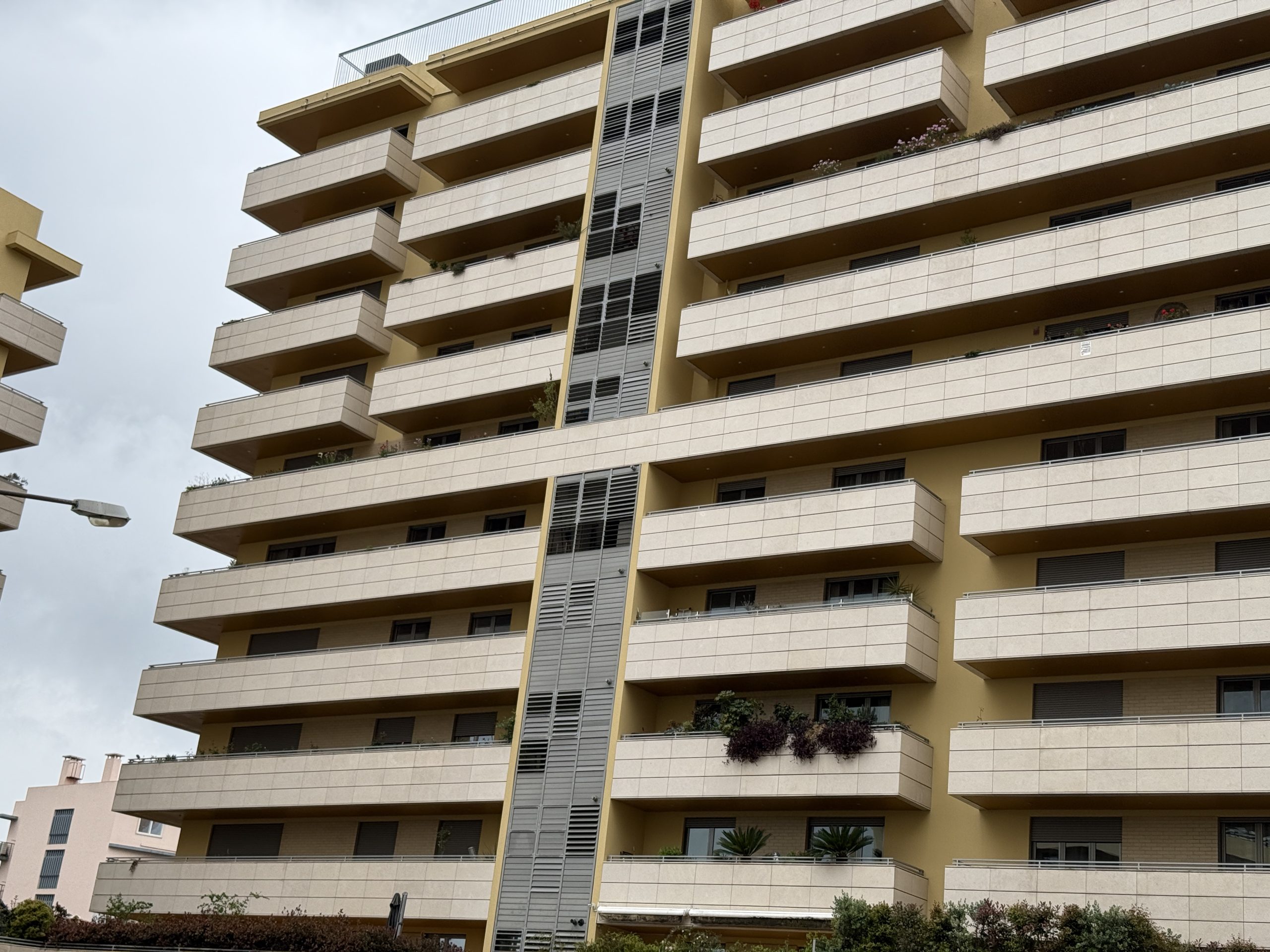 Sete Rios - Laranjeiras - T3 em prédio com piscina e segurança 24h ...